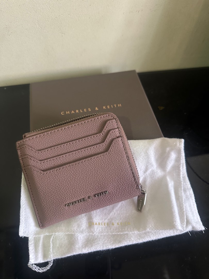 Dompet Charles & Keith, Fesyen Wanita, Tas & Dompet di Carousell