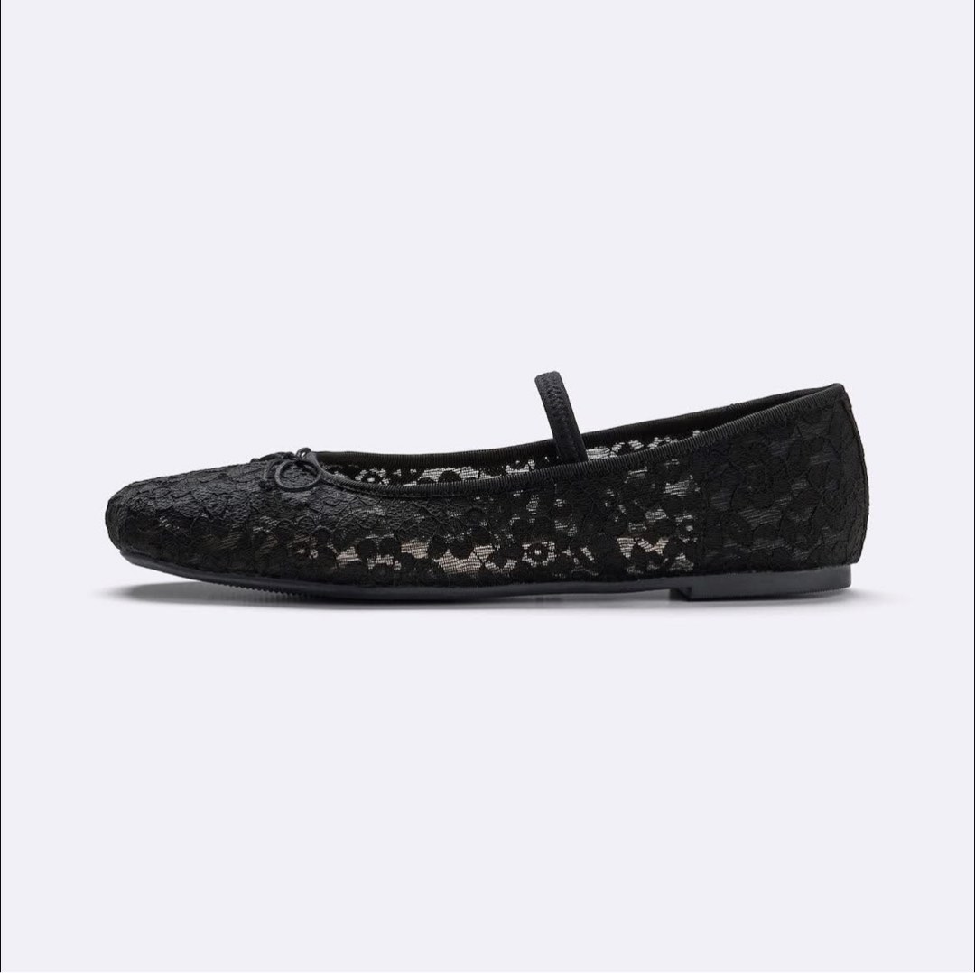 GU lace flats, Women's Fashion, Footwear, Flats & Sandals on Carousell