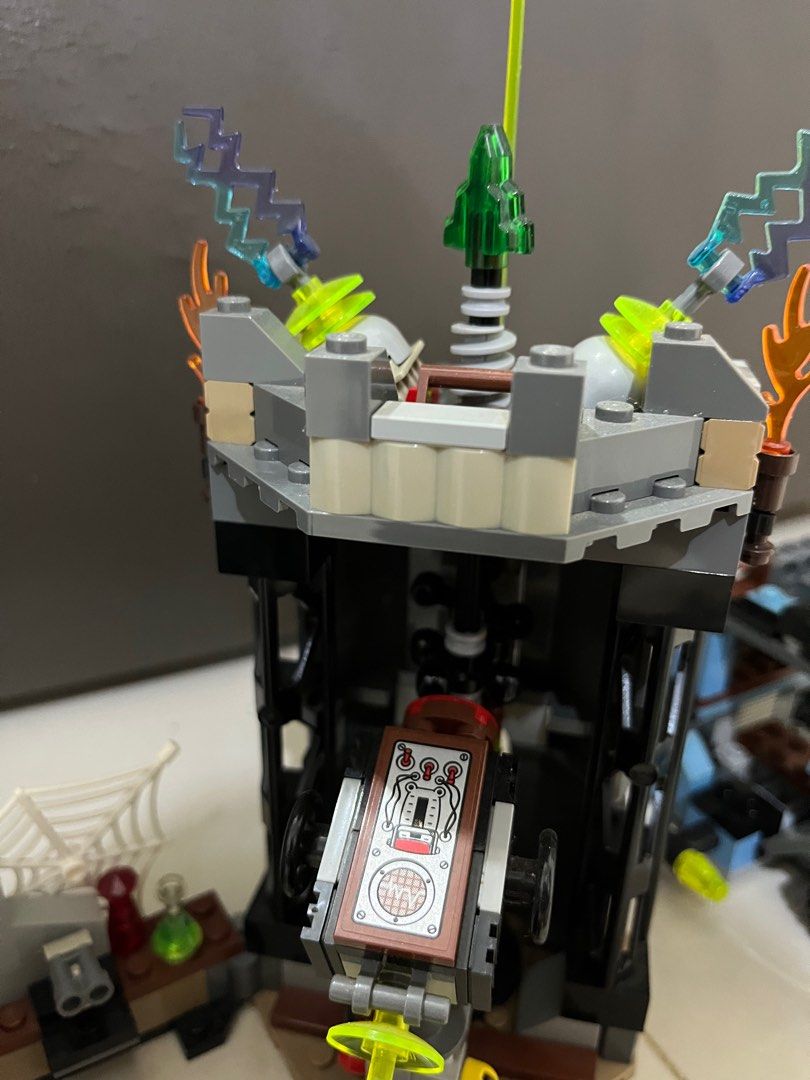 Lego 9466 Monster Fighter - The Crazy Scientist & His Monster, Hobbies ...