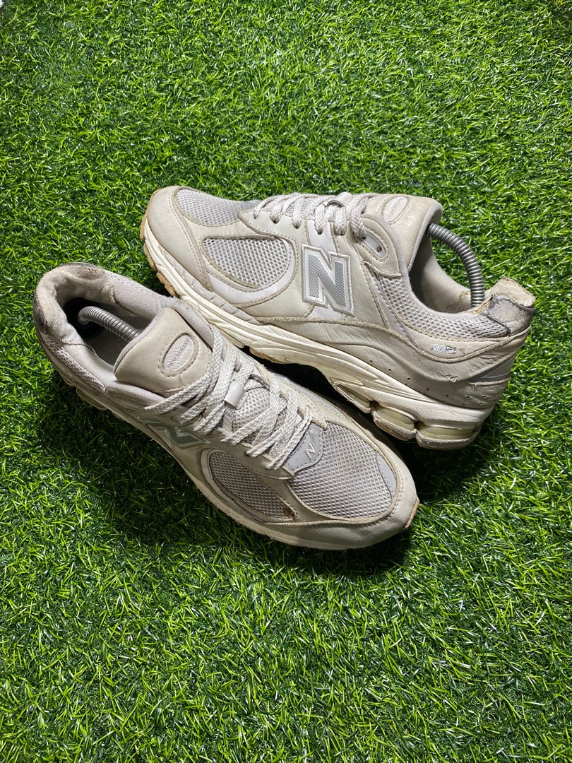 New balance 2002r, Fesyen Pria, Sepatu , Sneakers di Carousell