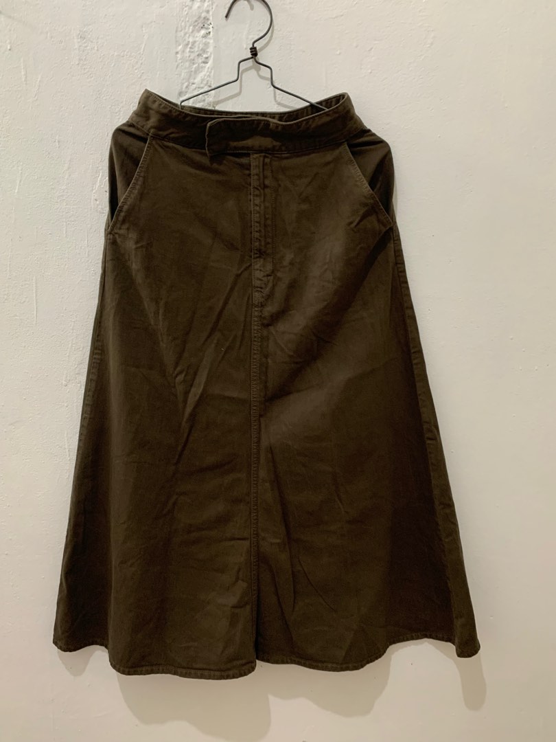 rok uniqlo, Fesyen Wanita, Pakaian Wanita, Gaun & Rok di Carousell