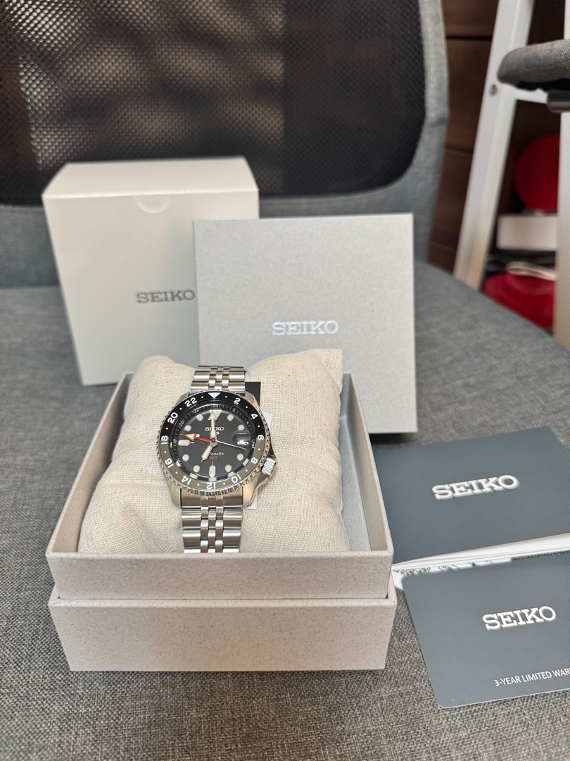 Seiko GMT Bruce Wayne SBSC001 / SSK01K1, Men's Fashion, Watches ...
