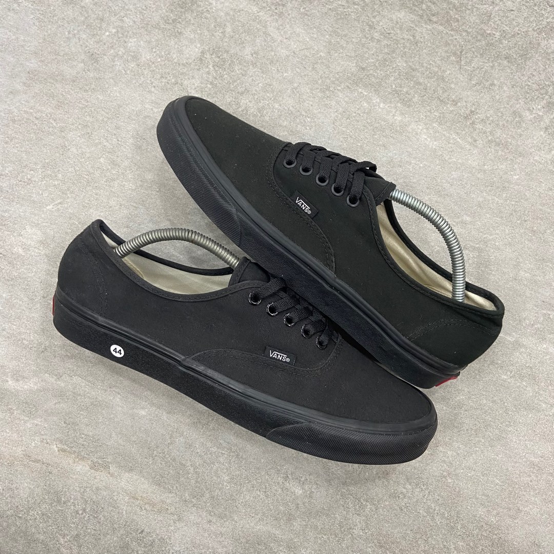 Vans Authentic Classic Full Black, Fesyen Pria, Sepatu , Sneakers di ...