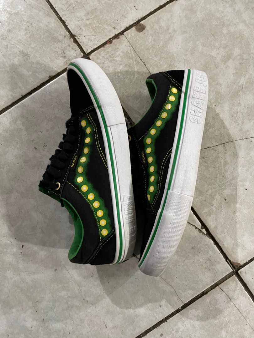 Vans X Shake Junt Sneakers, Men's Fashion, Footwear, Sneakers on Carousell