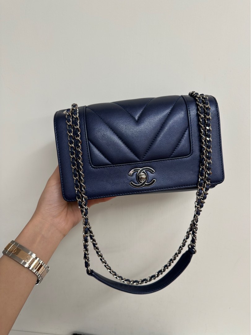 Chanel flap bag mini flap vanity case, 名牌, 手袋及銀包 - Carousell