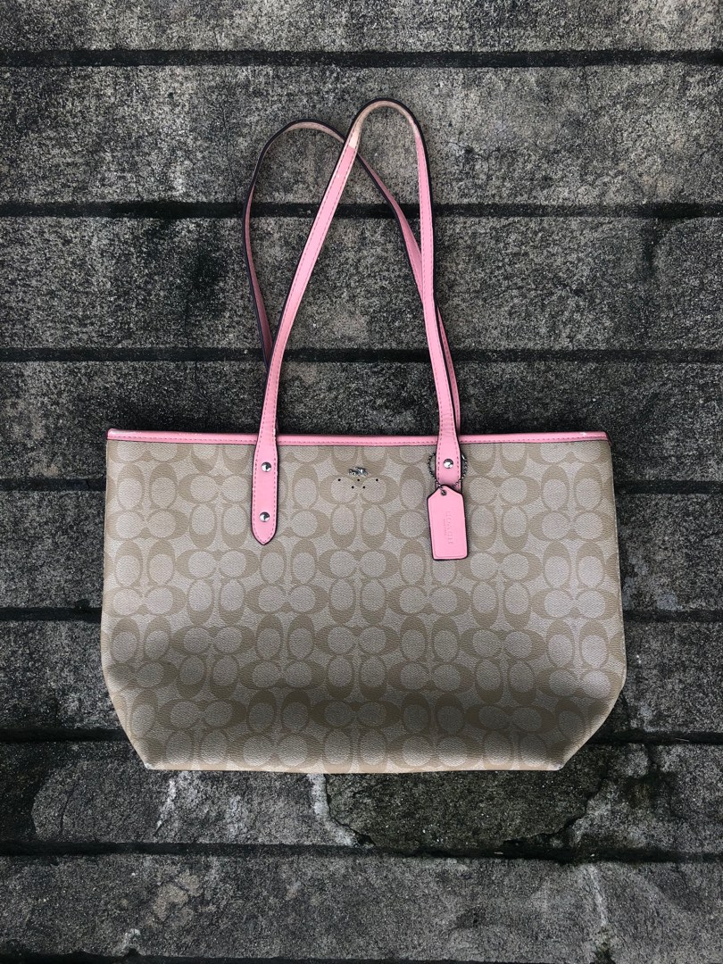 Coach Tote Bag issue nasa last 2pics, Luxury, Bags & Wallets on Carousell