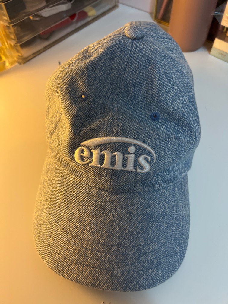 emis cap 牛仔布, 女裝, 手錶及配件, 帽 - Carousell