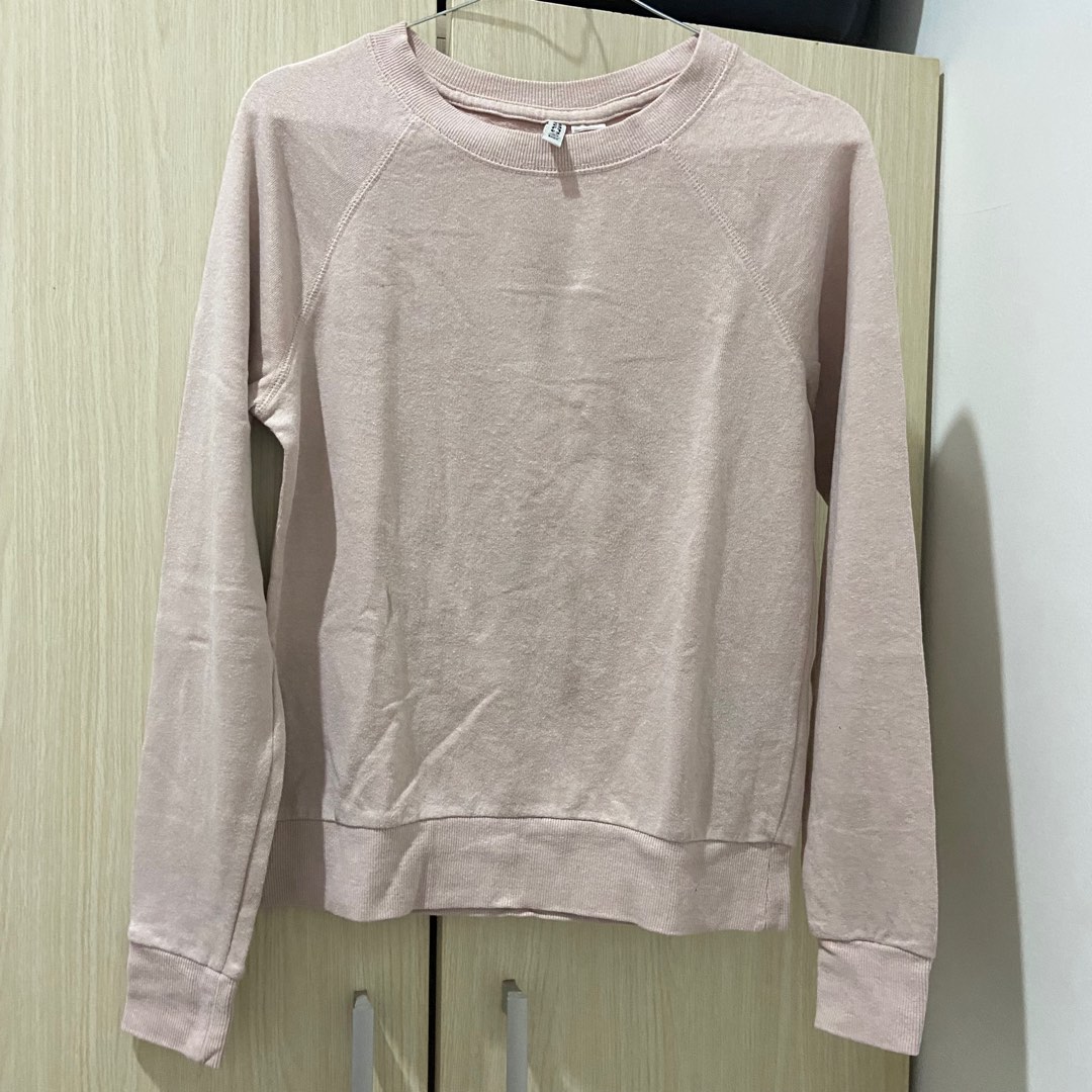 hnm sweater baby pink, Fesyen Wanita, Pakaian Wanita, Atasan di Carousell