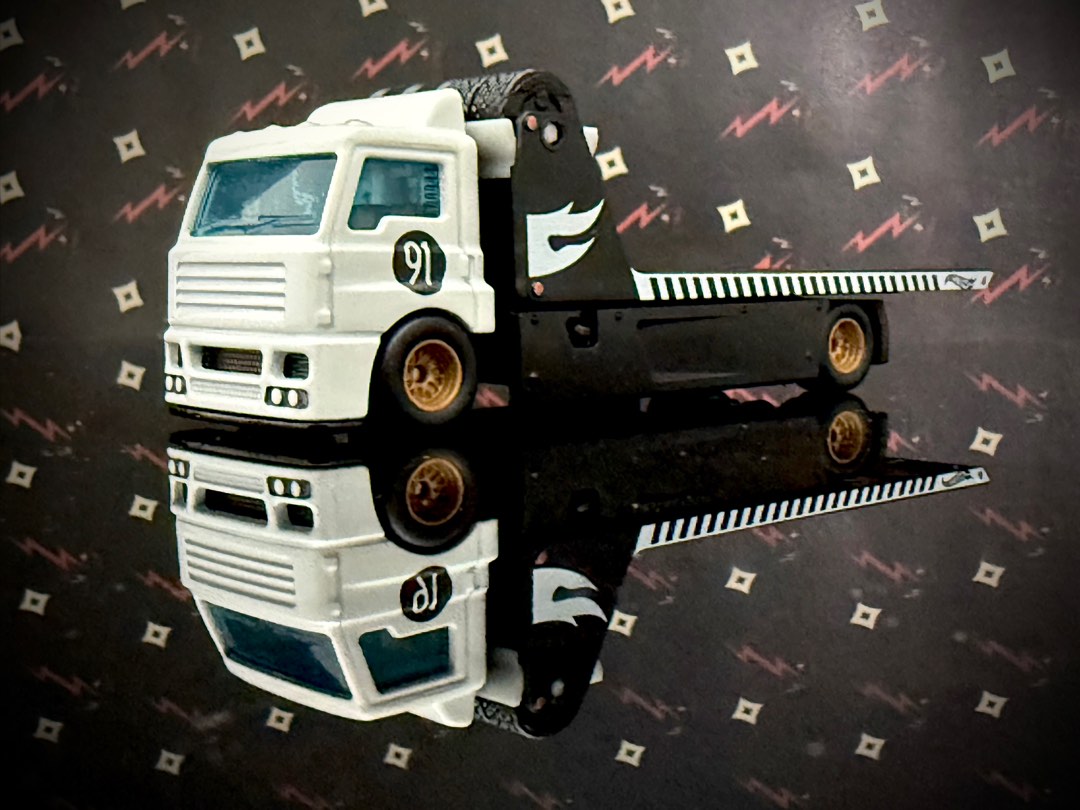 Hot Wheels Fleet Street Hotwheels newly loose from diorama set, Hobbies ...