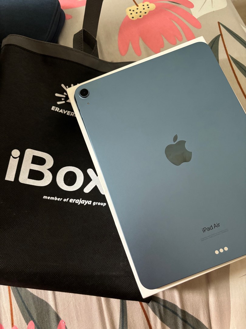 iPad Air gen 5 256gb, Telepon Seluler & Tablet, Tablet di Carousell
