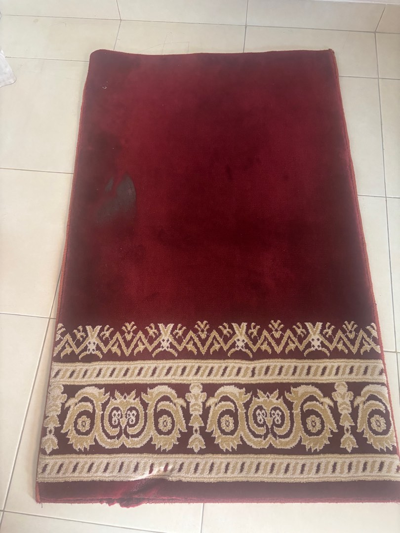 Karpet ukuran sejadah solat, Perabotan Rumah di Carousell