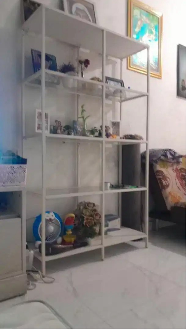 Lemari rak pajangan, Perabotan Rumah di Carousell