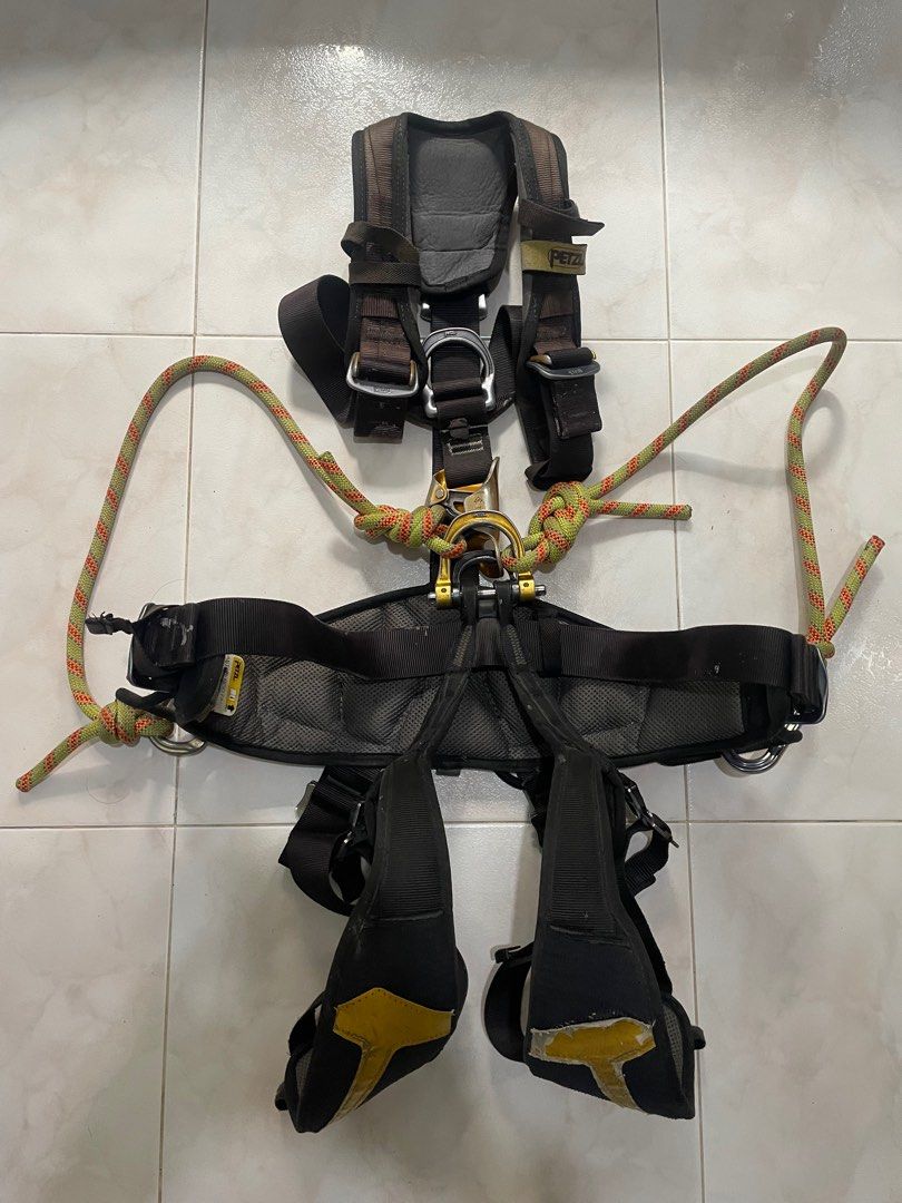 Petzl Astro Harness, Sports Equipment, Hiking & Camping on Carousell