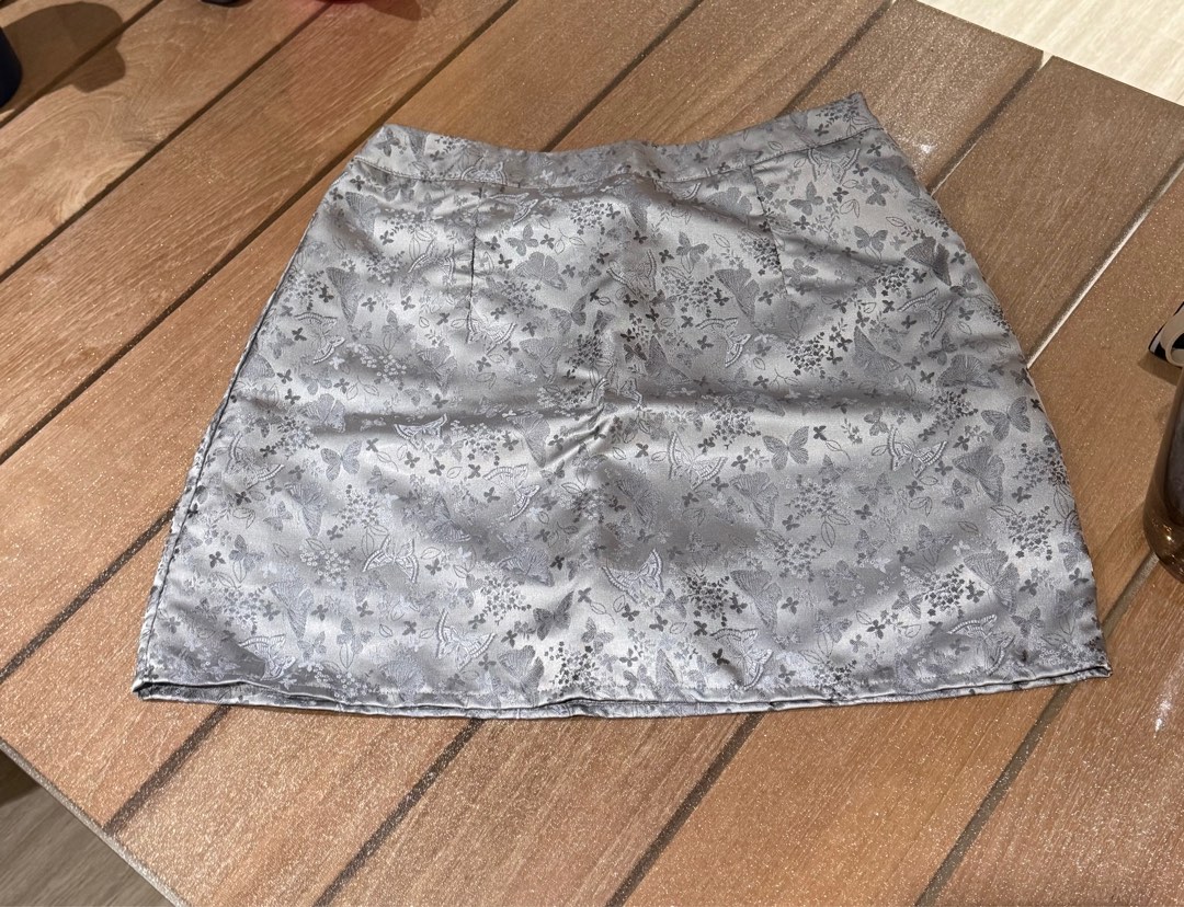 SCAR Butterfly Embroidery Mini Skort - Size L, Women's Fashion, Bottoms, Skirts on Carousell