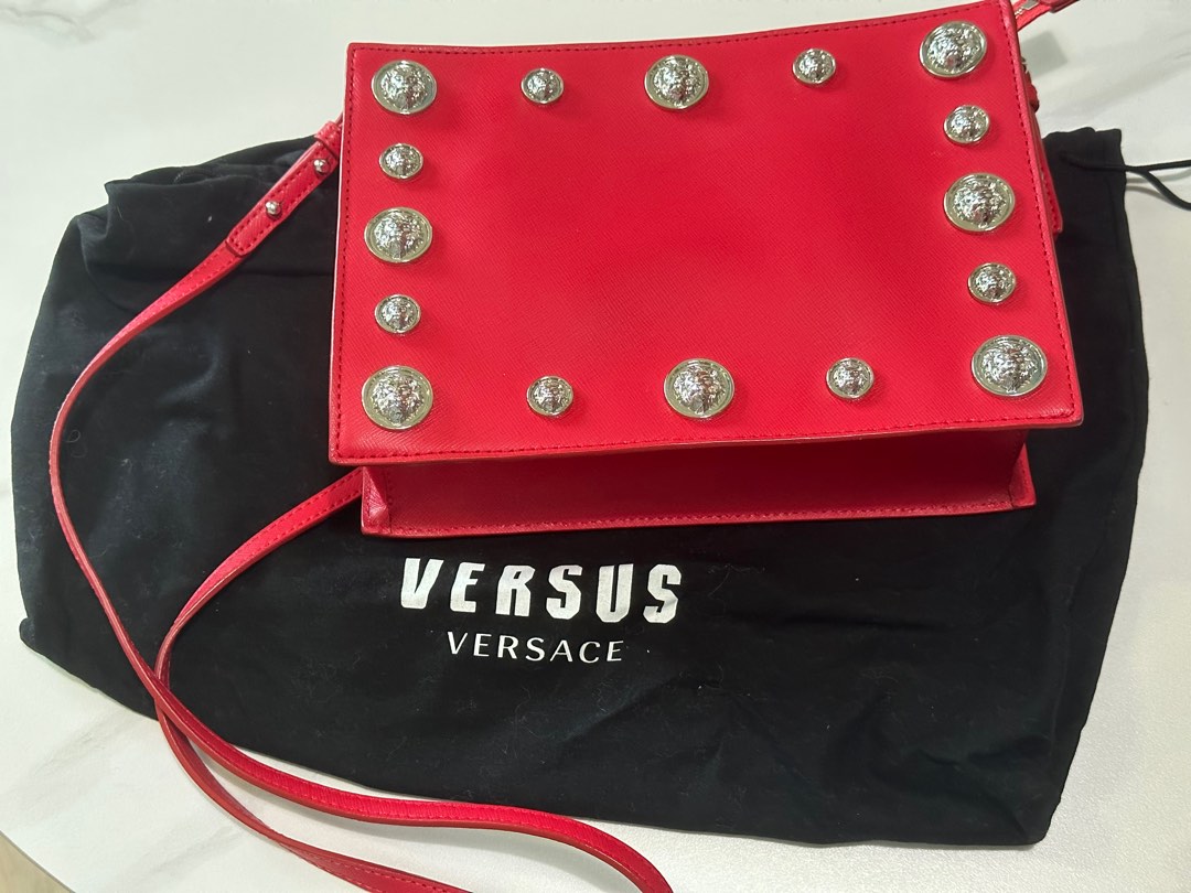 Versace red bag with signature lion, 女裝, 手袋及銀包, 多用途袋 - Carousell