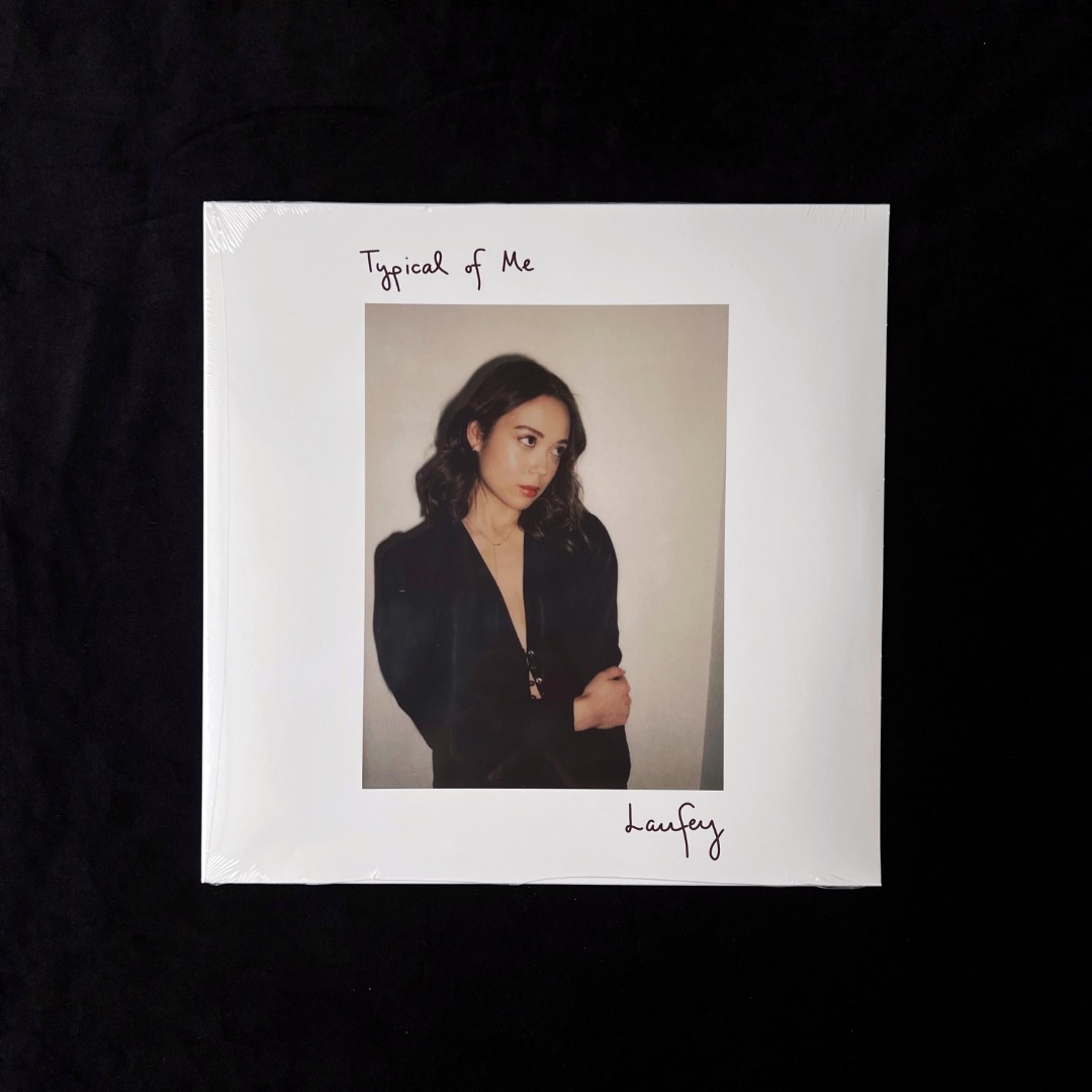 【黑膠唱片】林冰 Laufey - Typical Of Me LP, 書籍、休閒與玩具, 樂器、音樂相關, 黑膠唱片在旋轉拍賣