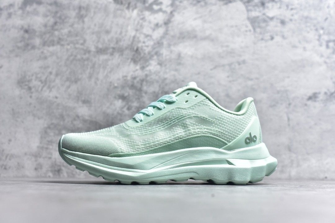 Alo Yoga runner running shoes - Green, 男裝, 鞋, 波鞋 - Carousell