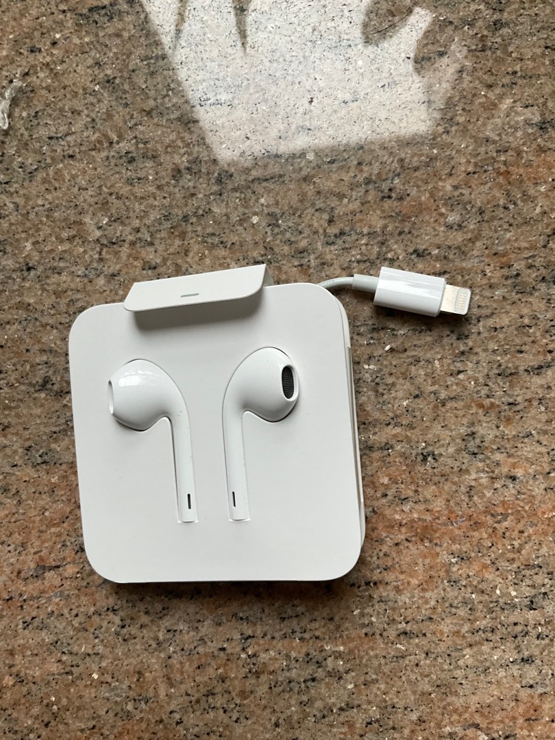 100% New Apple Earbuds (lightning), 音響器材, 耳機 - Carousell