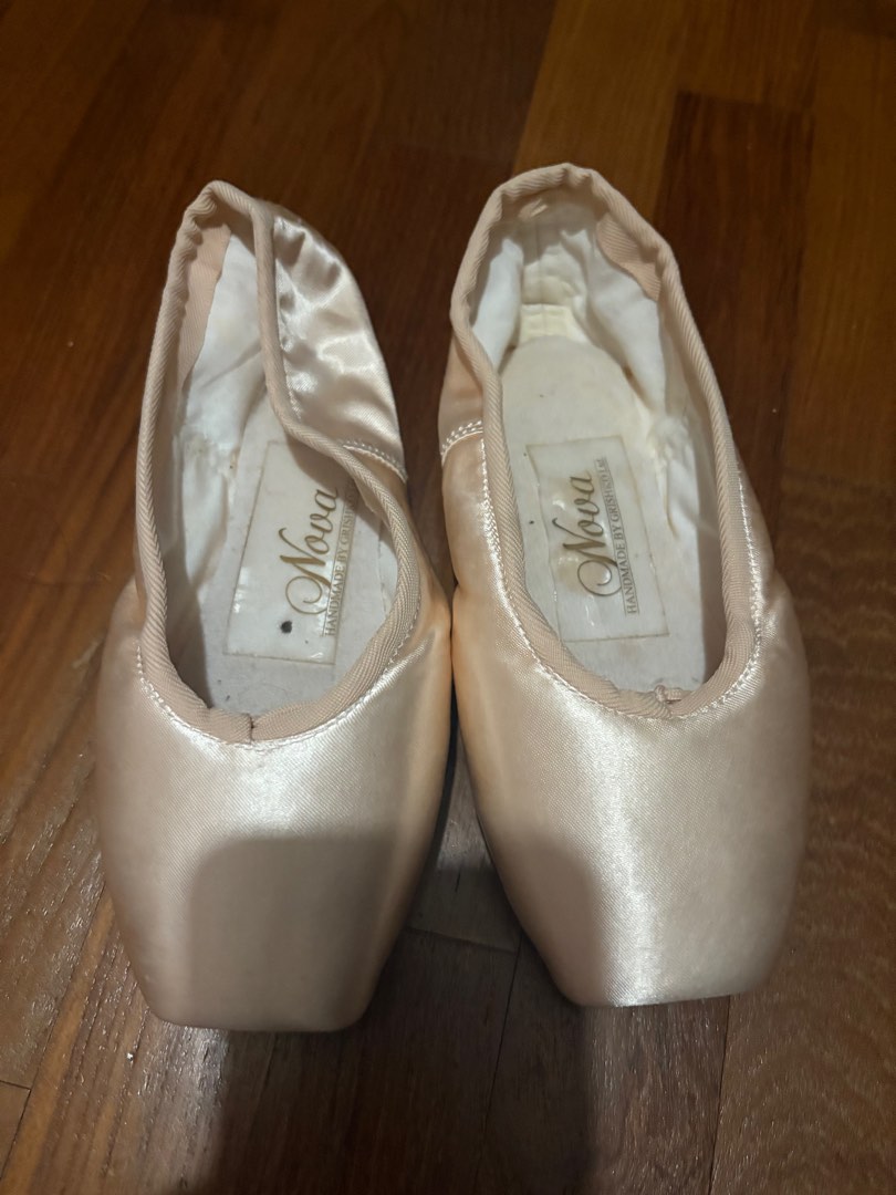 Ballet pointe shoes [not for dancing], Women's Fashion, Footwear, Flats ...