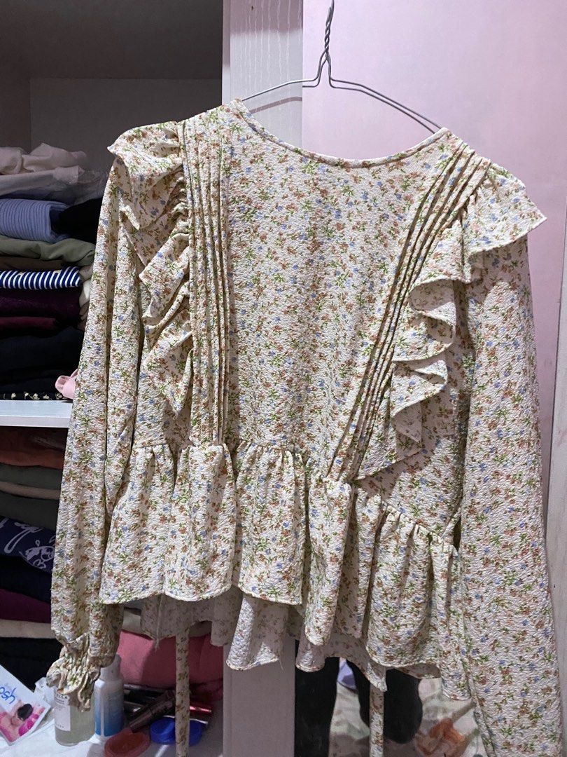 Blouse bunga, Fesyen Wanita, Pakaian Wanita, Baju Luaran di Carousell