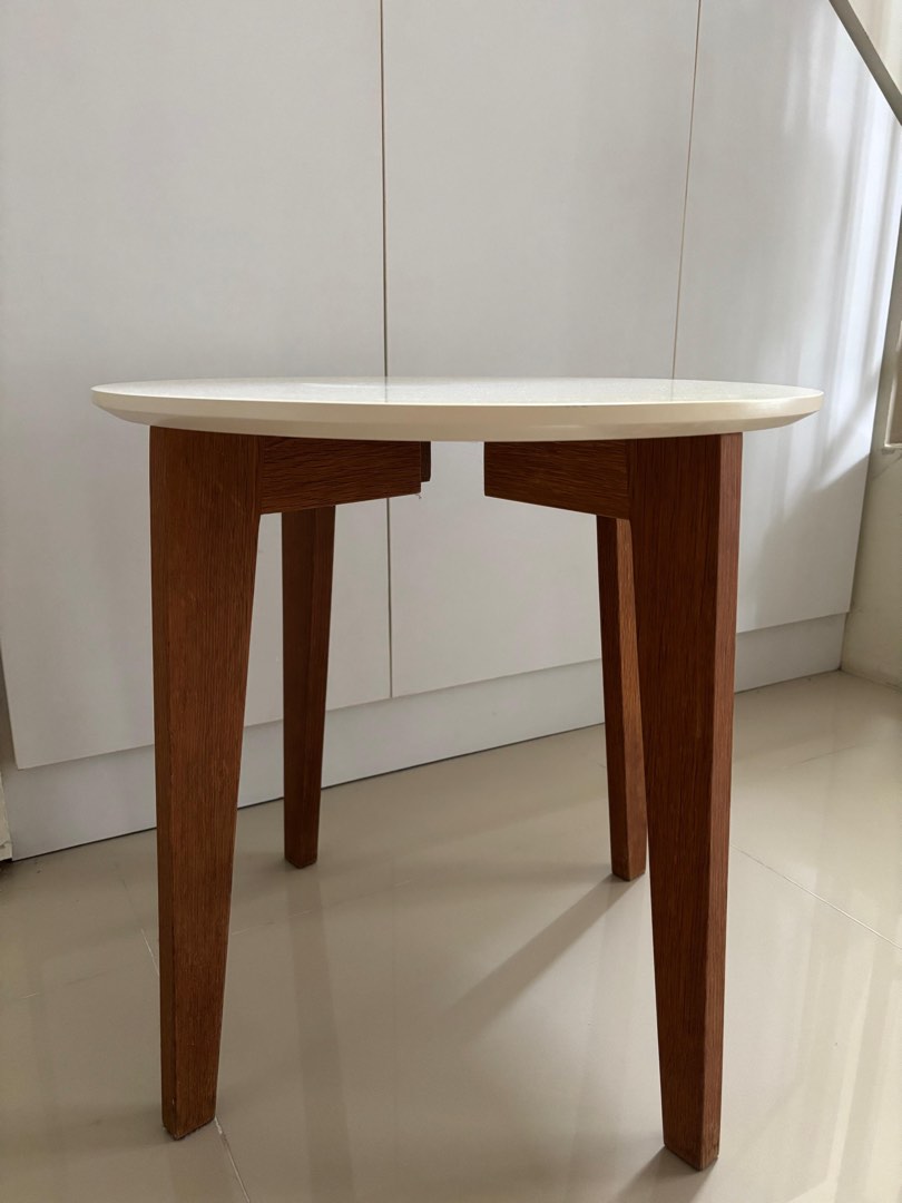 Meja Kecil Informa, Perabotan Rumah di Carousell