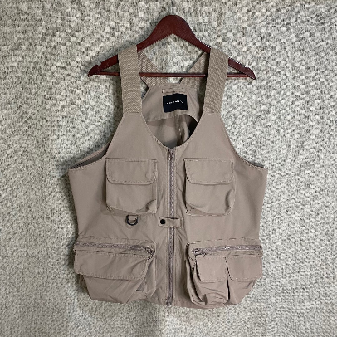 Niko And.. - Multi pocket Vest, Men's Fashion, Activewear on Carousell