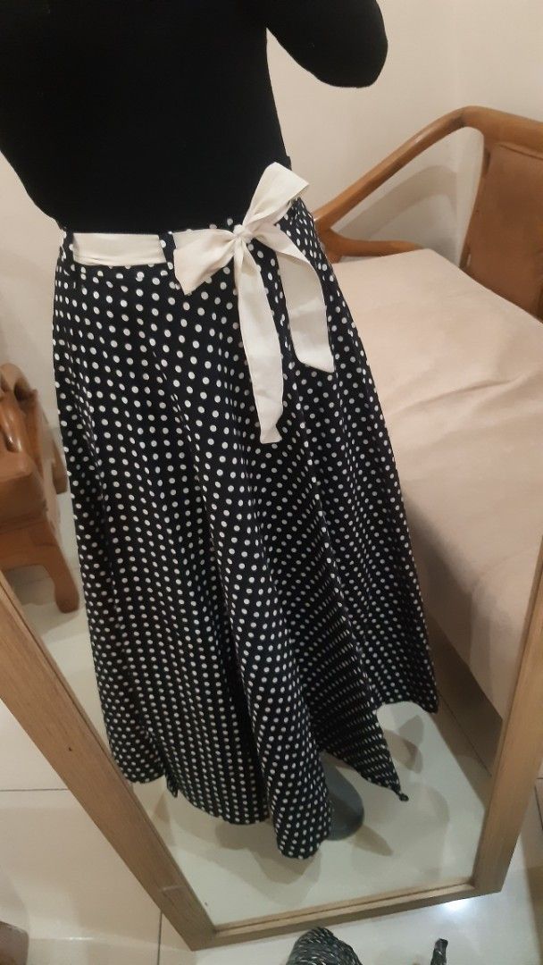 Rok Polkadot black&white, Fesyen Wanita, Pakaian Wanita, Bawahan di ...