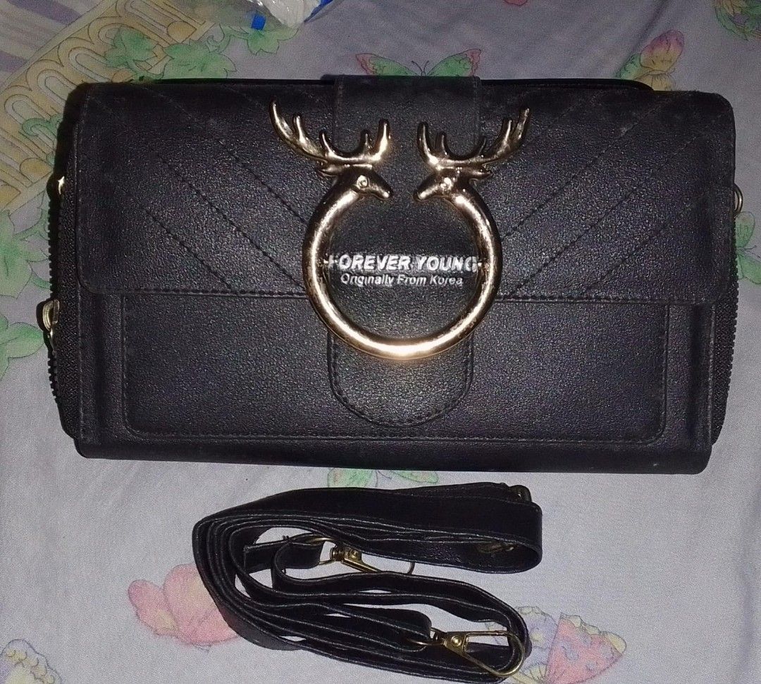 Tas hitam, Fesyen Wanita, Tas & Dompet di Carousell