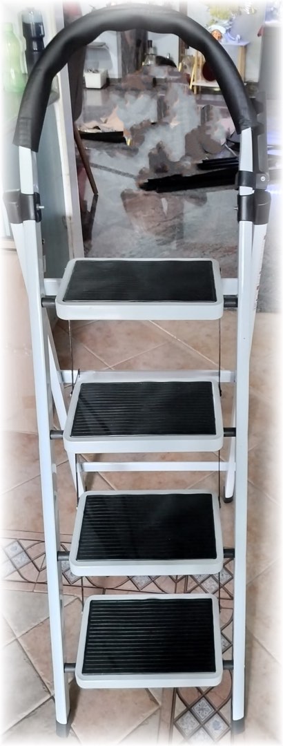 White/ Black Step Ladder with Handrail Available in 3 & 4 and 5 steps ...