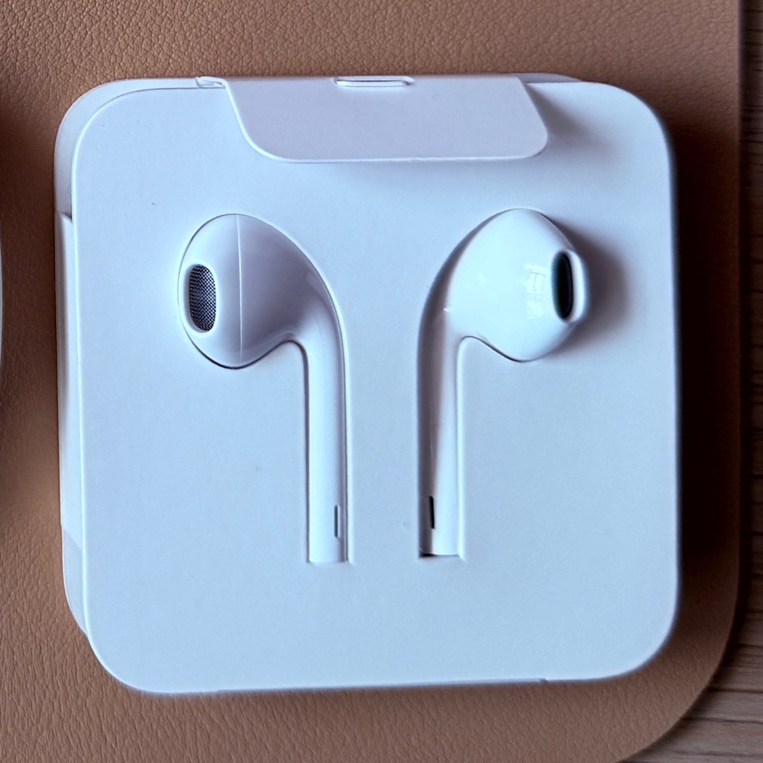 Apple EarPods with Lightning Connector - Brand New, Audio, Earphones on ...