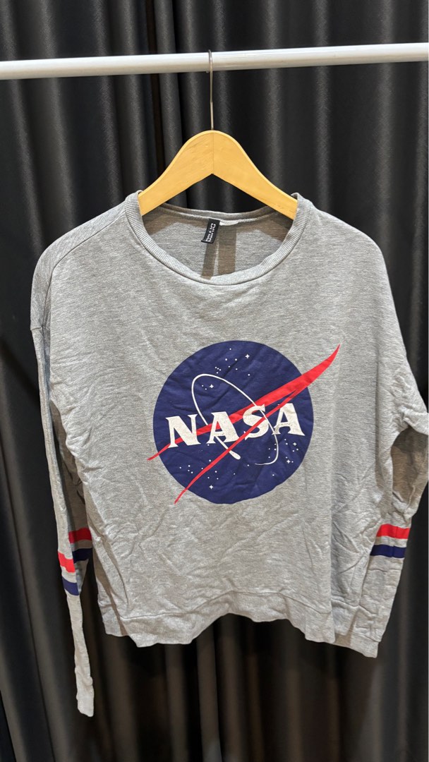 Atasan wanita NASA h&m, Fesyen Wanita, Pakaian Wanita, Atasan di Carousell