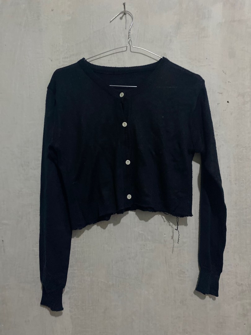 Cardigan Crop Hitam, Fesyen Wanita, Pakaian Wanita, Atasan di Carousell