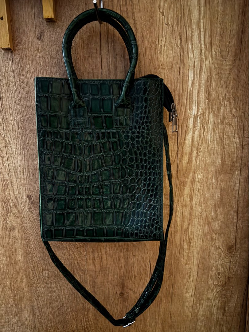 Croc Patterned Small Bag (Dark Green) adjustable strap, 女裝, 手袋及銀包, 單肩包 ...
