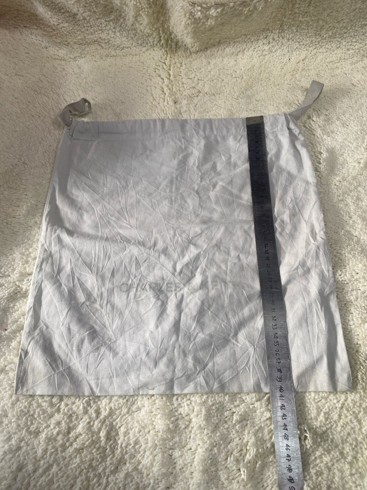 DB Charles n keith 41x39, Barang Mewah, Aksesoris di Carousell