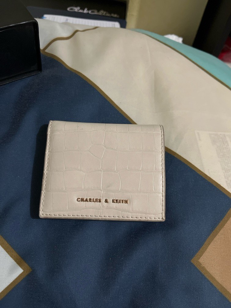 Dompet Charles & Keith Original, Fesyen Wanita, Tas & Dompet di Carousell