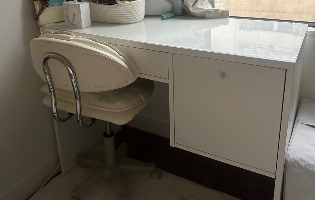 IKEA SYVDE - DRESSING TABLE/DESK, GLASS TOP - PICK UP ONY, 傢俬＆家居, 傢俬 ...