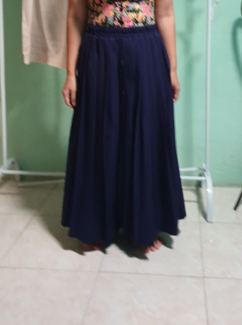 ROK NAVY RAMPLE BESAR, Fesyen Wanita, Pakaian Wanita, Bawahan di Carousell