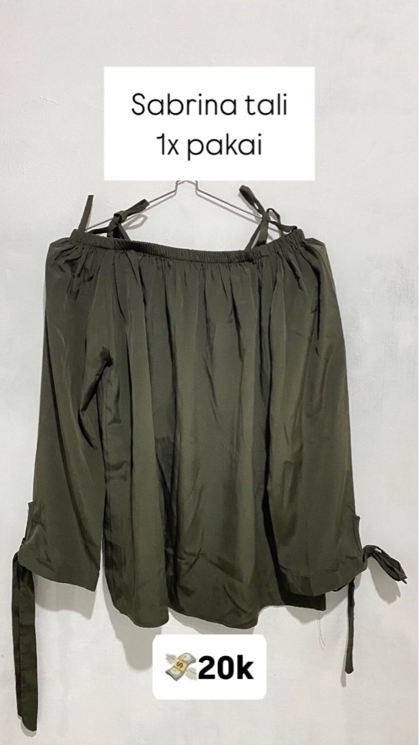 Sabrina tali, Fesyen Wanita, Pakaian Wanita, Atasan di Carousell