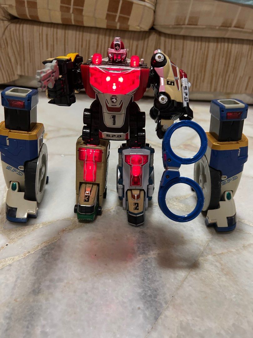DX Sentai Dekaranger Dekarobo Set (with gun and hancuffs), Hobbies ...