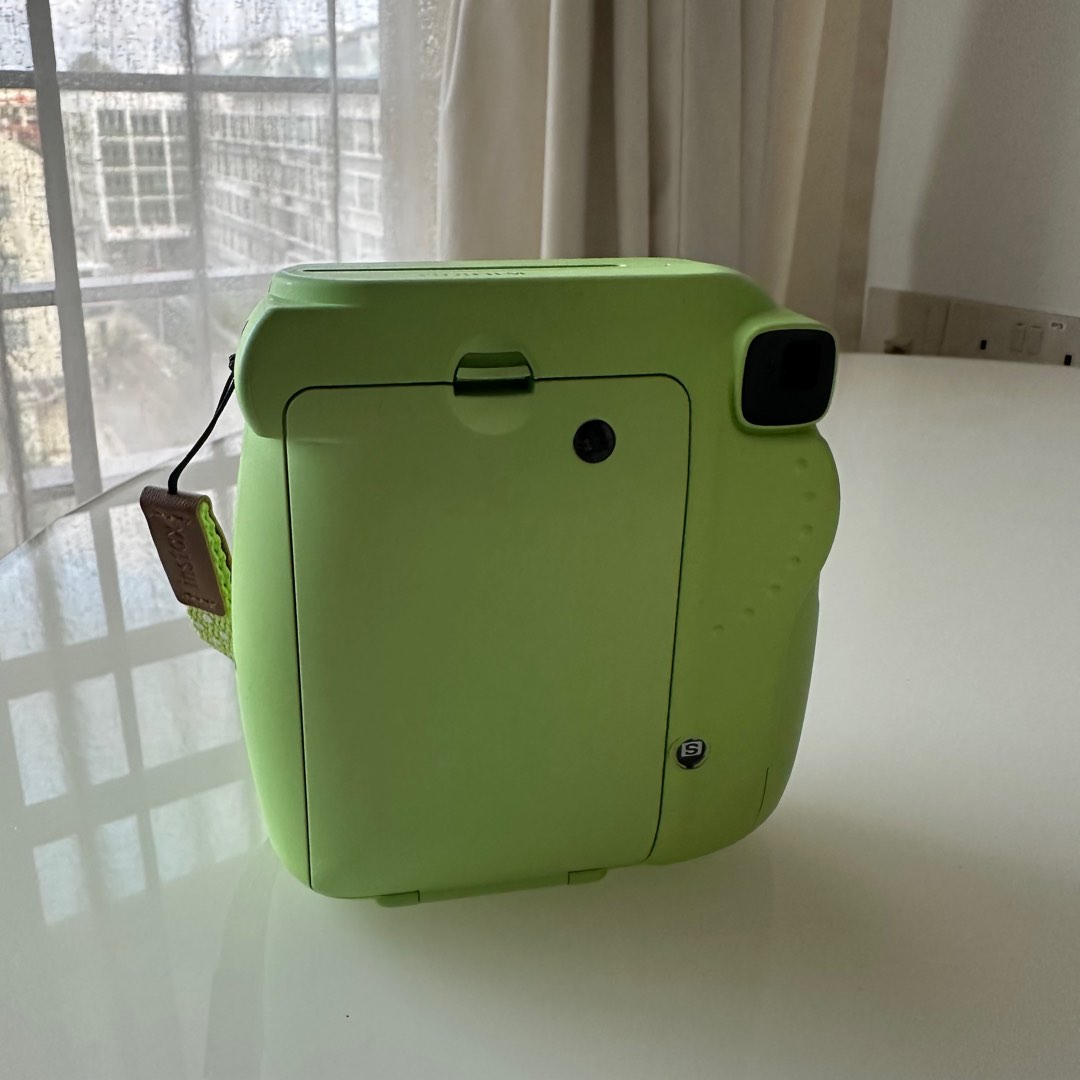 Fujifilm Instax Mini 9 - Lime Green, Photography, Cameras on Carousell