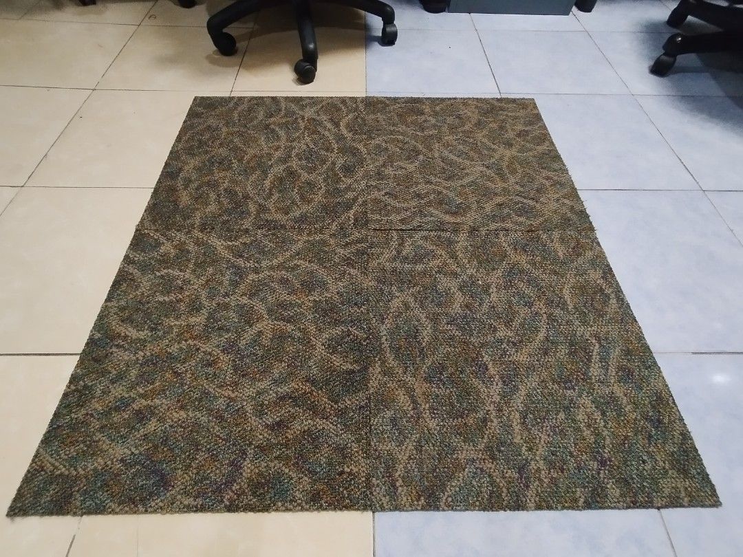 Karpet tile bekas Villa, Perabotan Rumah di Carousell