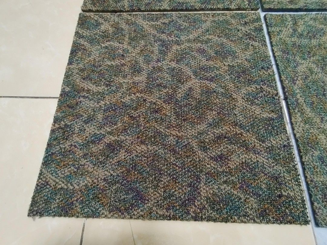 Karpet tile bekas Villa, Perabotan Rumah di Carousell