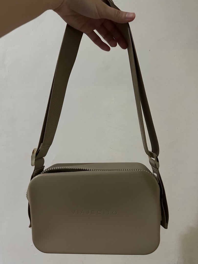 Viajecito Classic Splashkit - Fog, Women's Fashion, Bags & Wallets ...