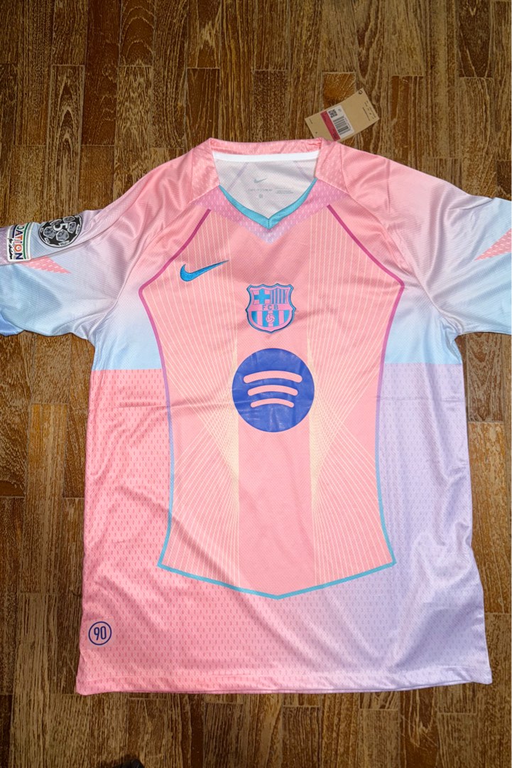 Barcelona limited edition kit, Men's Fashion, Activewear on Carousell