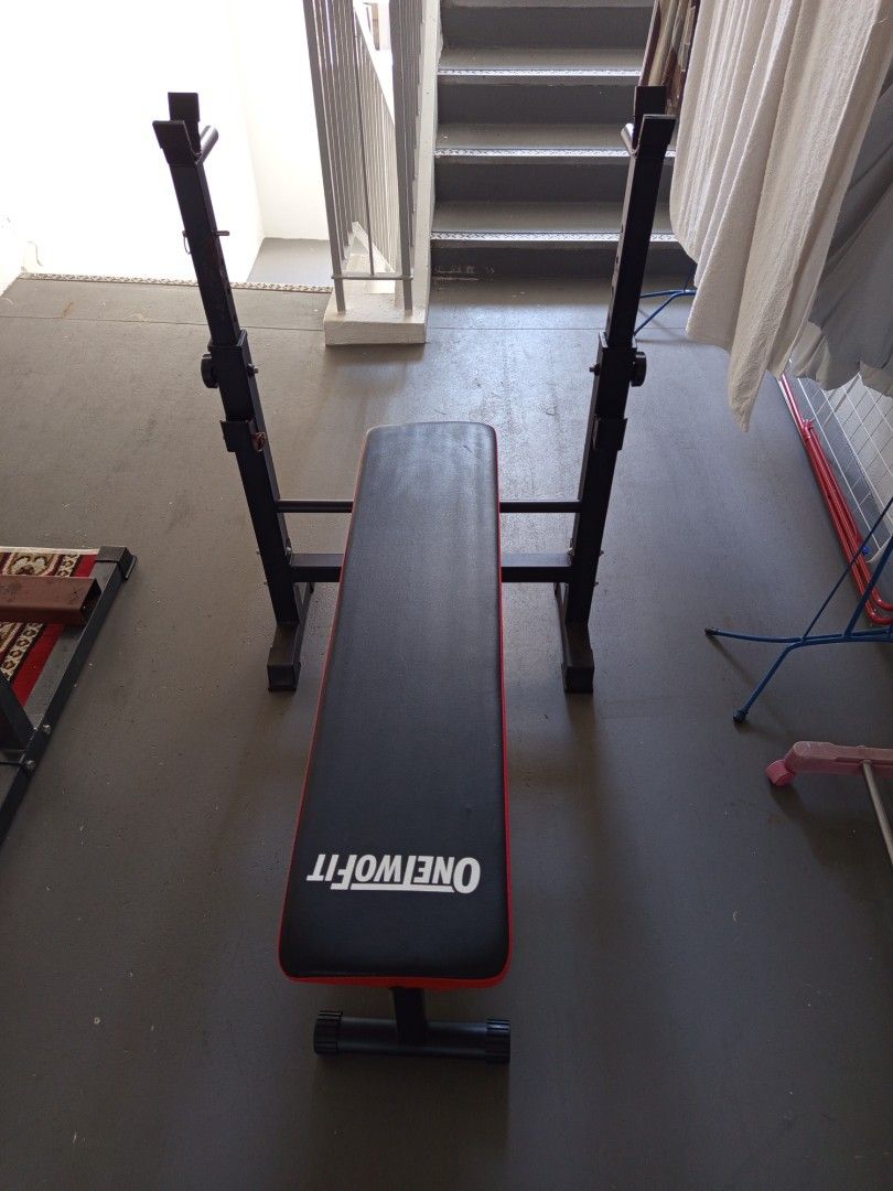 Bench press with bar, Sports Equipment, Exercise & Fitness, Cardio ...