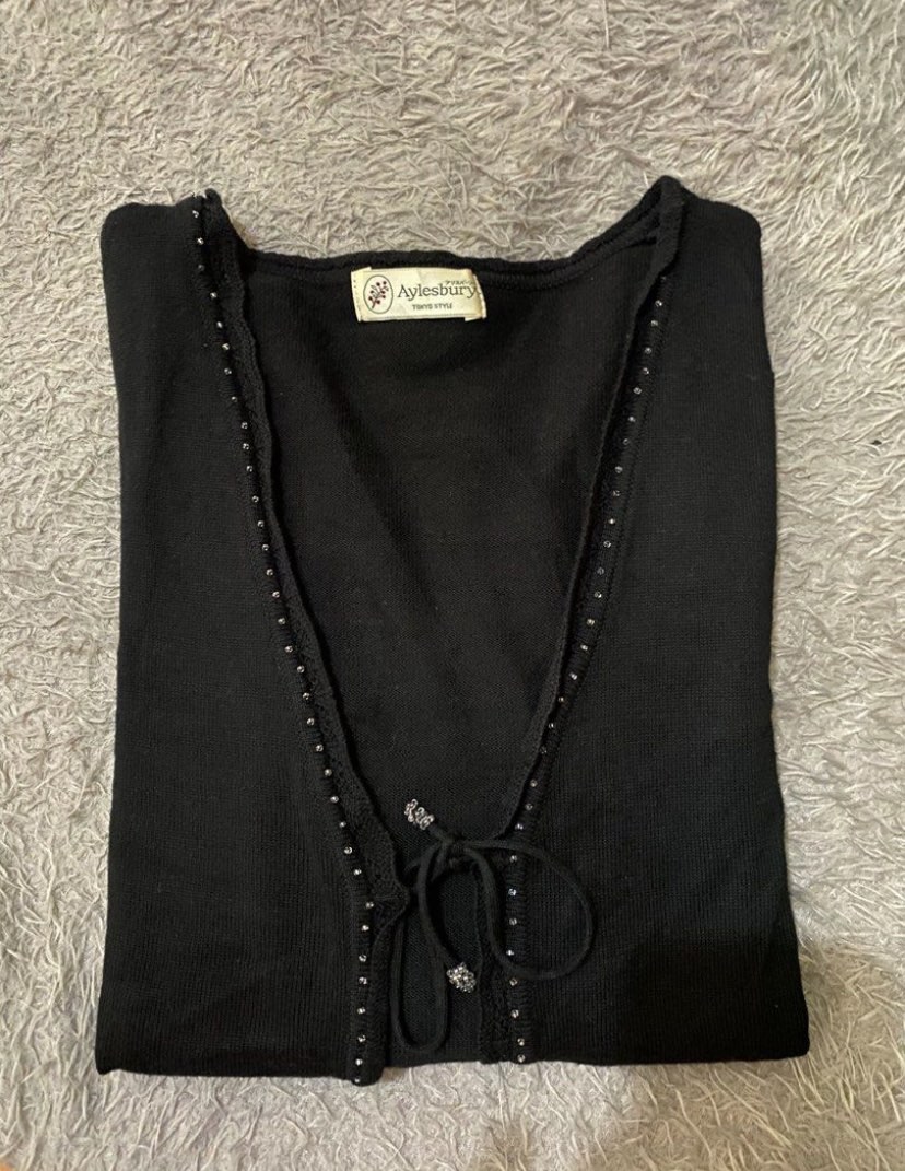 Cardigan hitam, Fesyen Wanita, Pakaian Wanita, Baju Luaran di Carousell