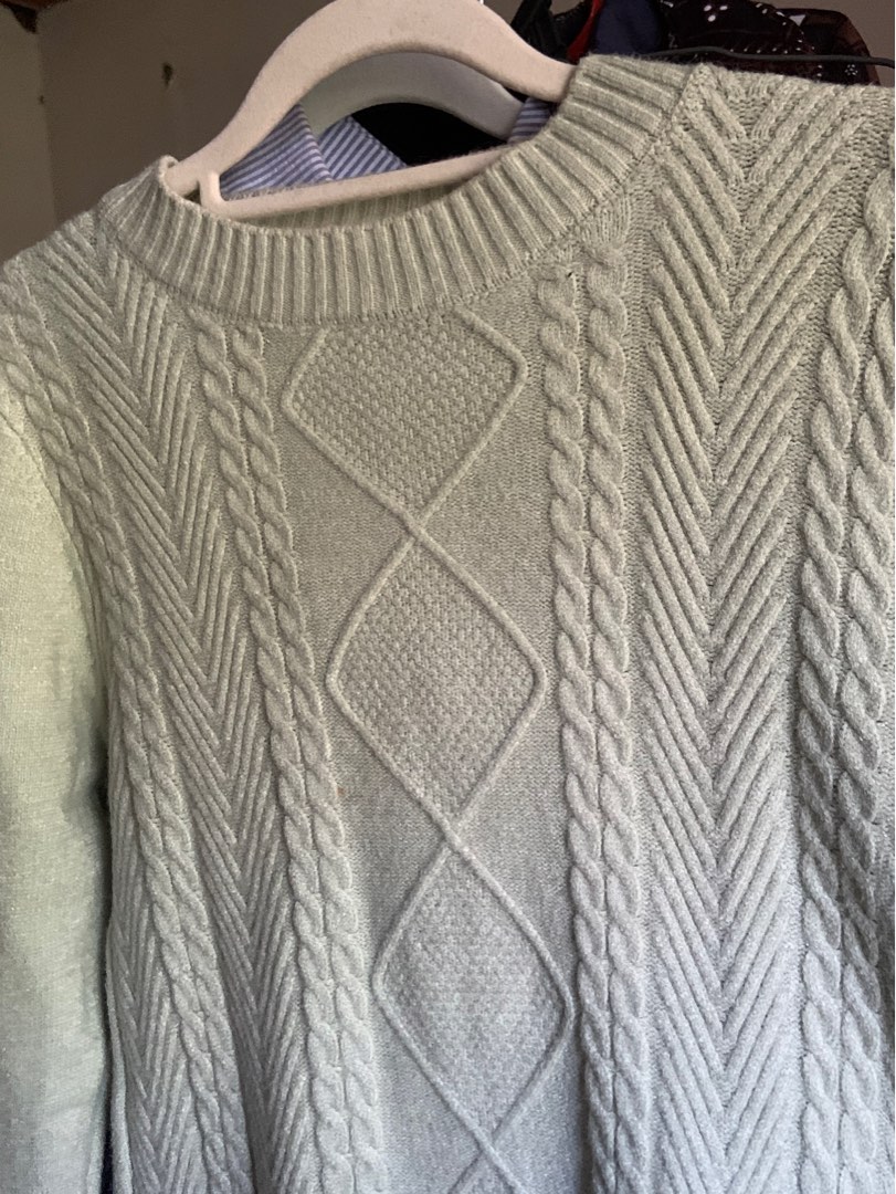 sweater tebal, Fesyen Wanita, Muslim Fashion, Lainnya di Carousell
