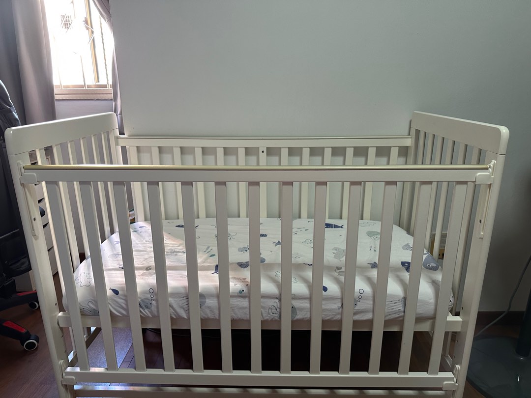 120cm x 60cm White Baby Cot with Wheels, Babies & Kids, Baby Nursery ...