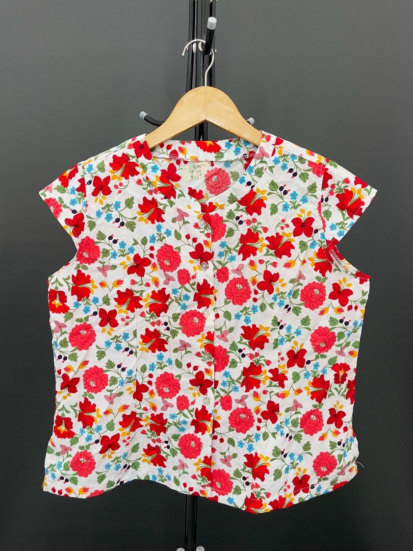 Blouse motif bunga merah preloved, Fesyen Wanita, Pakaian Wanita ...