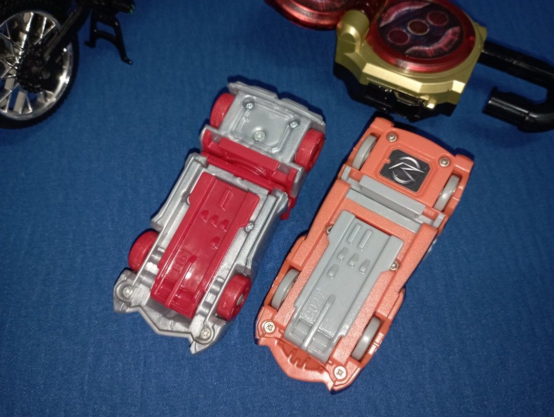 Kamen Rider - 1:12 Motorcycle Gills (Agito) + 2x Shift Car (Drive ...